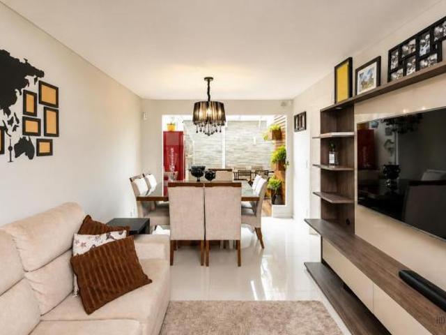 Sobrado para venda em Água Verde de 157.00m² com 3 Quartos, 1 Suite e 2 Garagens