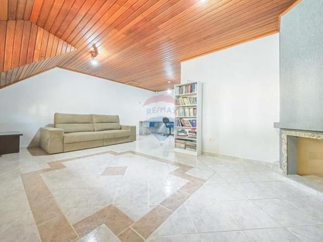 Sobrado para venda em Água Verde de 177.00m² com 3 Quartos, 1 Suite e 3 Garagens