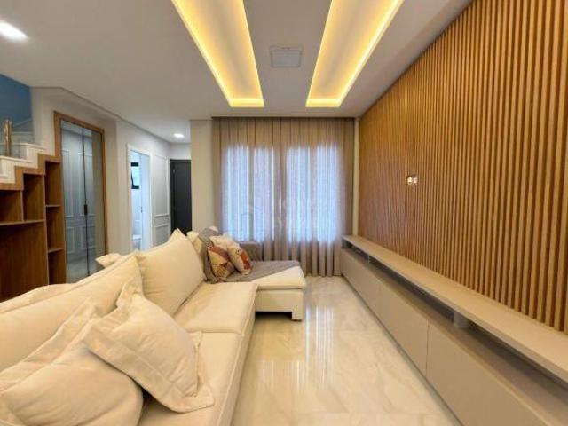 Sobrado para venda em Água Verde de 246.32m² com 3 Quartos, 3 Suites e 2 Garagens