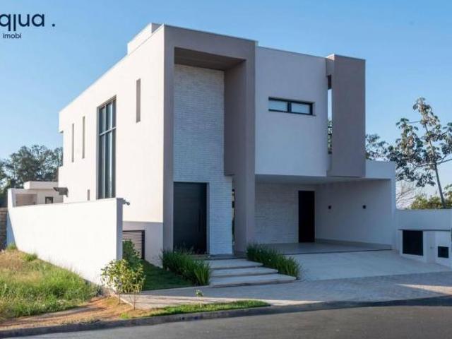 Sobrado para venda em Alto Do Morumbi de 279.00m² com 4 Quartos, 3 Suites e 4 Garagens