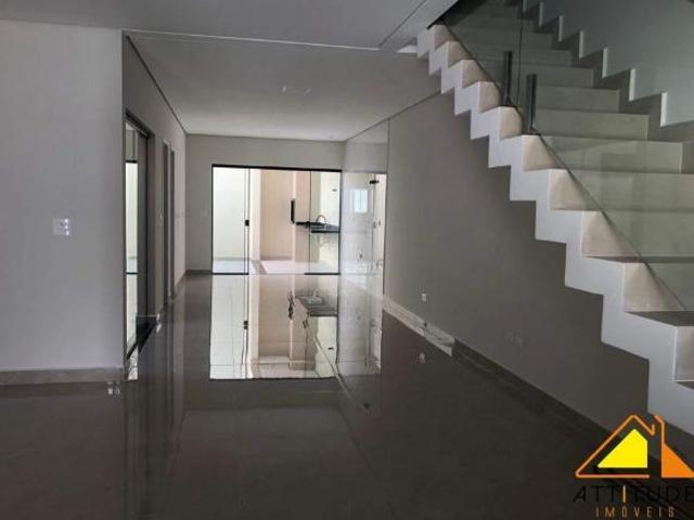 Sobrado para venda em Assunção de 180.00m² com 3 Quartos, 3 Suites e 4 Garagens