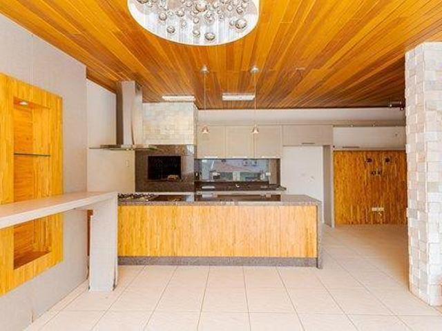 Sobrado para venda em Atuba de 221.00m² com 3 Quartos, 1 Suite e 4 Garagens