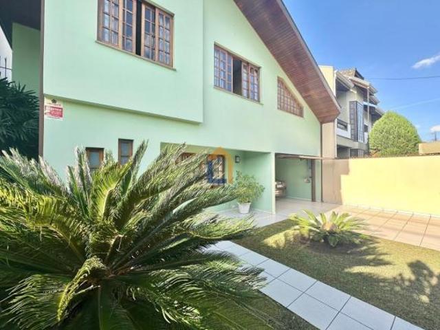 Sobrado para venda em Atuba de 360.00m² com 4 Quartos, 2 Suites e 4 Garagens