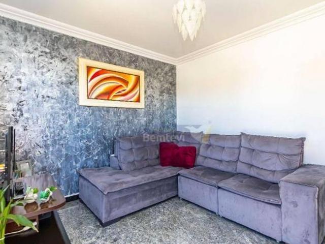 Sobrado para venda em Boa Vista de 246.00m² com 4 Quartos, 1 Suite e 4 Garagens