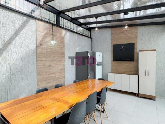 Sobrado para venda em Boqueirão de 140.00m² com 3 Quartos, 1 Suite e 2 Garagens