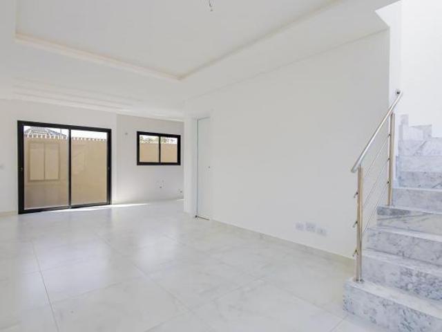 Sobrado para venda em Boqueirão de 117.00m² com 3 Quartos, 1 Suite e 2 Garagens