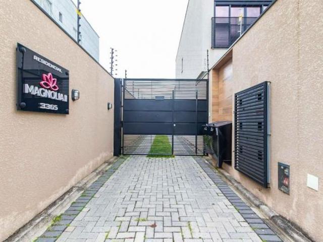 Sobrado para venda em Boqueirão de 126.00m² com 4 Quartos, 1 Suite e 2 Garagens
