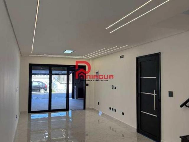 Sobrado para venda em Boqueirão de 204.00m² com 4 Quartos, 4 Suites e 2 Garagens