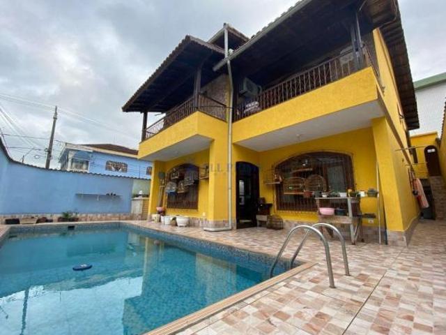 Sobrado para venda em Boqueirão de 305.00m² com 4 Quartos, 2 Suites e 2 Garagens