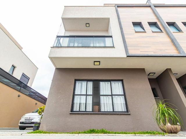 Sobrado para venda em Boqueirão em Curitiba Paraná de 126.00m² com 4 Quartos, 1 Suíte e 2 Garagens
