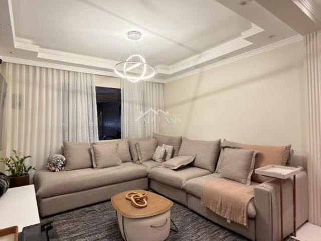 Sobrado para venda em Batistini de 276.00m² com 4 Quartos, 1 Suite e 2 Garagens