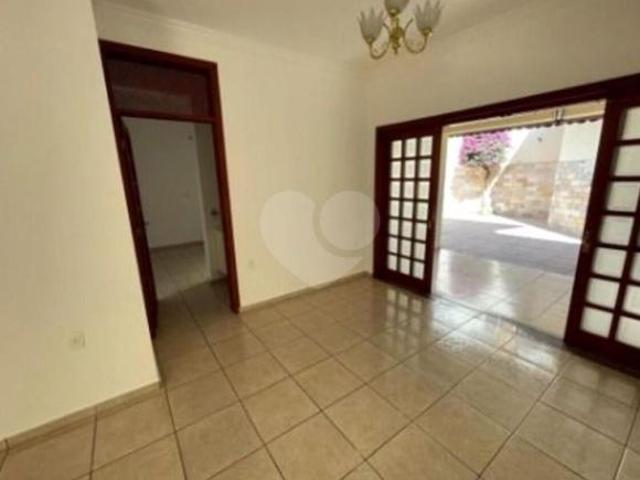 Sobrado para venda em Bairro Inválido de 245.00m² com 3 Quartos, 1 Suite e 5 Garagens