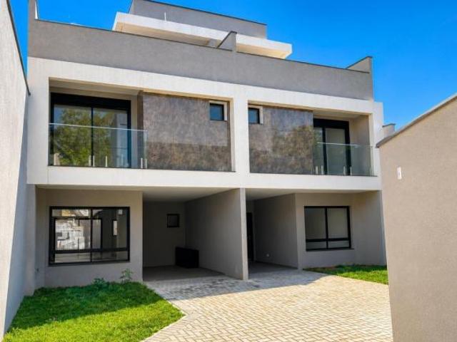 Sobrado para venda em Bairro Uberaba de 144.00m² com 2 Quartos, 1 Suite e 2 Garagens