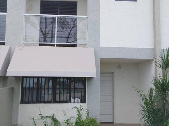 Sobrado para venda em Balneário Ipacaraí de 129.00m² com 3 Quartos, 1 Suite e 2 Garagens