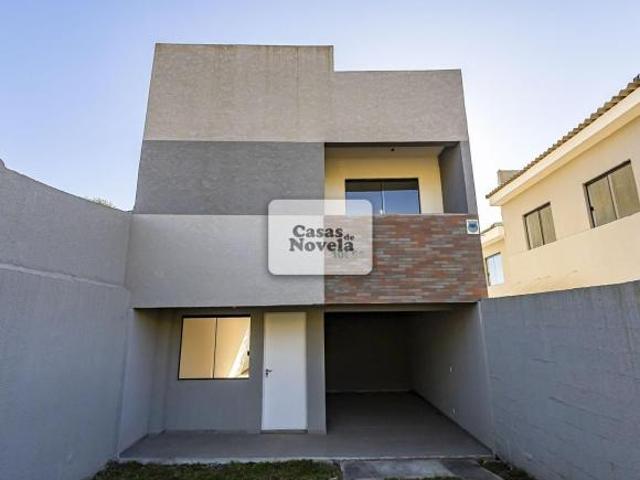 Sobrado para venda em Barreirinha de 118.00m² com 3 Quartos, 1 Suite e 2 Garagens