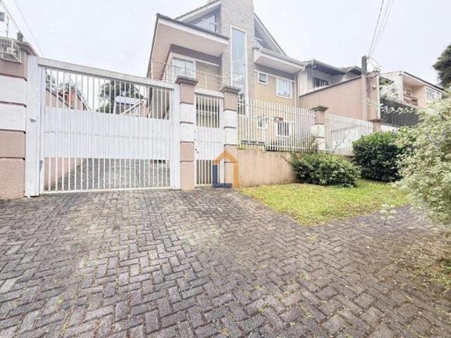 Sobrado para venda em Barreirinha de 149.00m² com 3 Quartos, 1 Suite e 2 Garagens