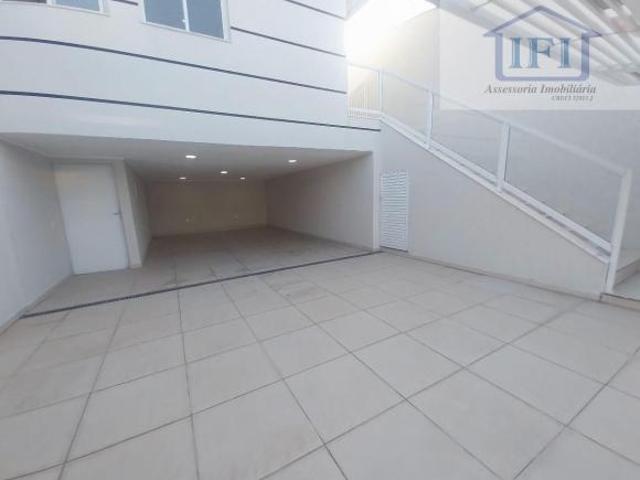 Sobrado para venda em Bela Vista de 176.00m² com 3 Quartos, 1 Suite e 6 Garagens