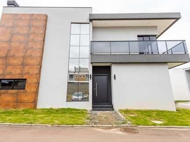 Sobrado para venda em Braga de 189.00m² com 3 Quartos, 3 Suites e 2 Garagens