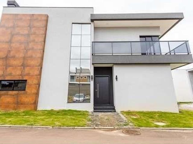 Sobrado para venda em Braga de 189.00m² com 3 Quartos, 3 Suites e 2 Garagens