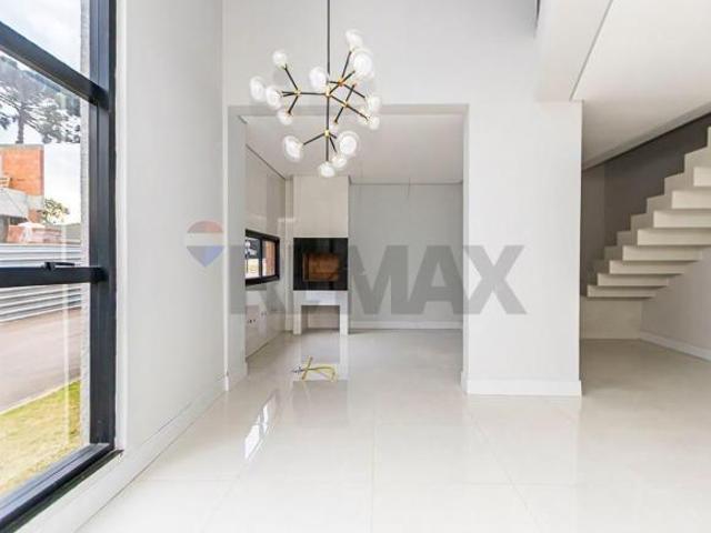 Sobrado para venda em Braga de 189.00m² com 3 Quartos, 3 Suites e 2 Garagens