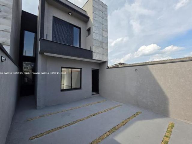 Sobrado para venda em Brás Cubas de 112.00m² com 3 Quartos, 1 Suite e 2 Garagens