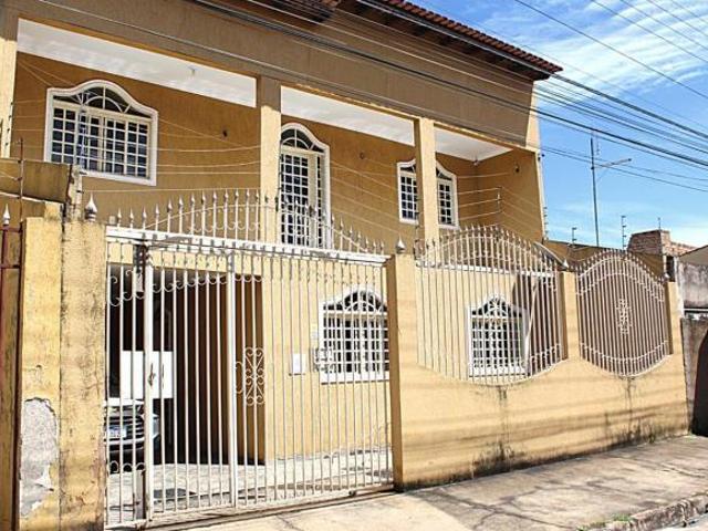 Sobrado para Venda em Brasília, Santa Maria, 5 dormitórios, 3 suítes, 2 banheiros, 3 vagas