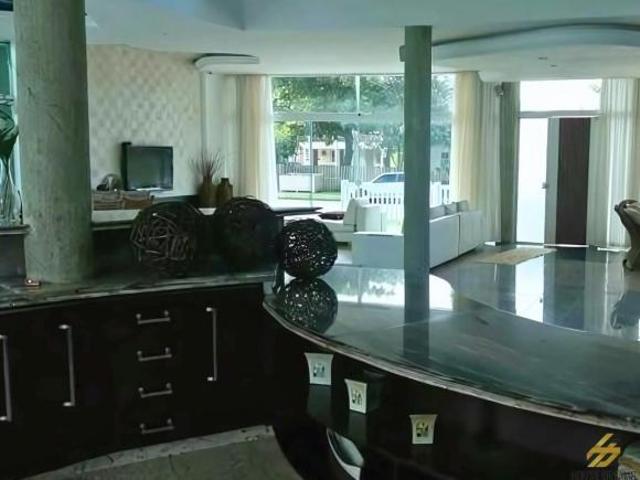Sobrado para venda em Brejatuba de 750.00m² com 7 Quartos, 6 Suites e 4 Garagens
