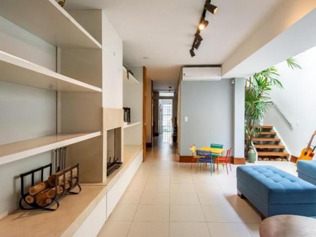 Sobrado para venda em Brooklin com 3 quartos, sendo 1 suíte, 220m²