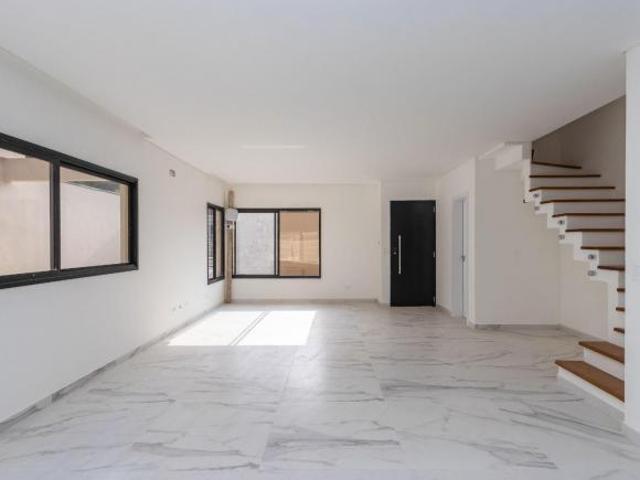 Sobrado para venda em Guabirotuba de 145.00m² com 3 Quartos, 3 Suites e 4 Garagens