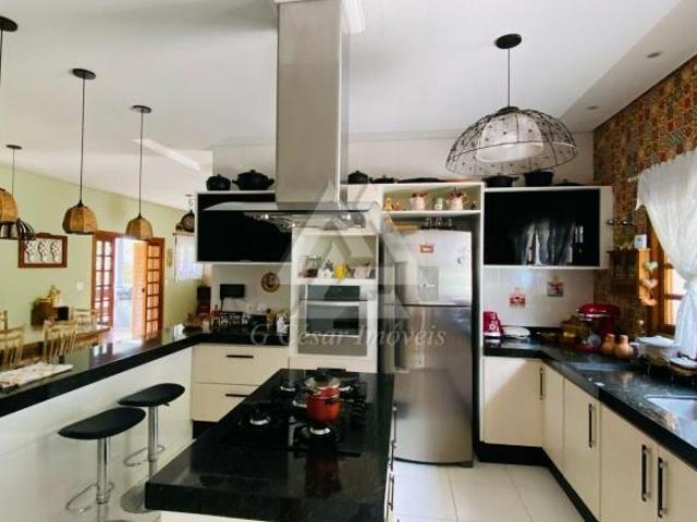 Sobrado para venda em Dos Finco de 474.00m² com 3 Quartos, 3 Suites e 7 Garagens