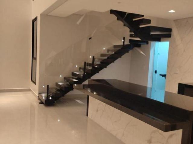 Sobrado para venda em Esplanada Primo Meneghetti Ii de 175.00m² com 3 Quartos, 1 Suite e 3 Garagens
