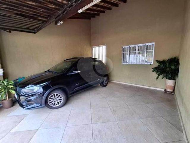 Sobrado para venda em Fazenda Grande de 128.00m² com 2 Quartos, 1 Suite e 2 Garagens