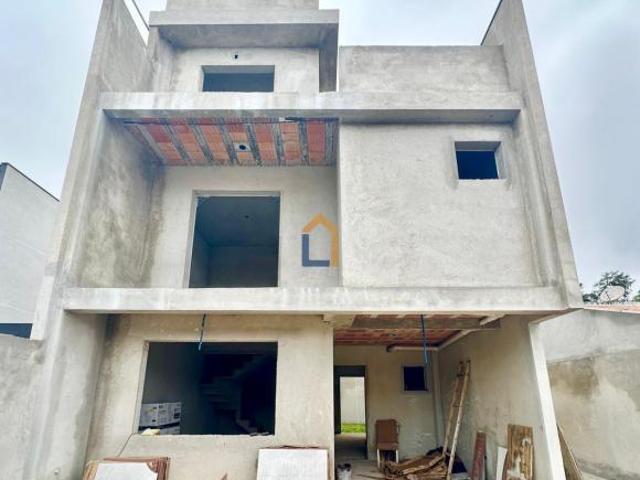 Sobrado para venda em Fazendinha de 134.00m² com 3 Quartos, 1 Suite e 2 Garagens