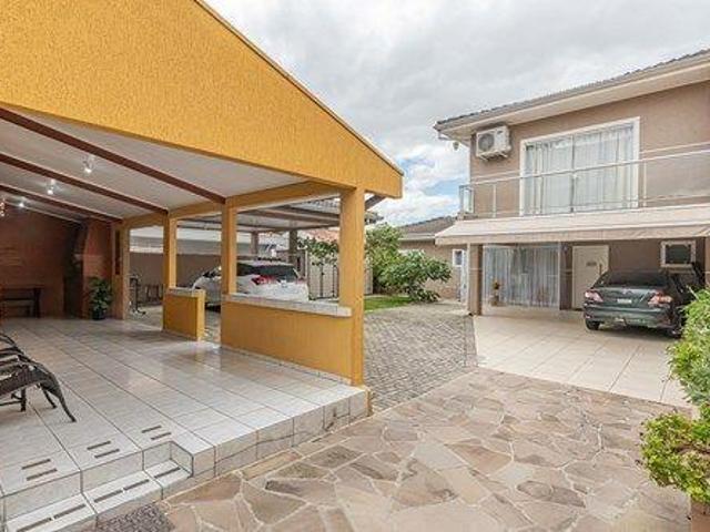 Sobrado para venda em Fanny de 226.00m² com 4 Quartos, 1 Suite e 6 Garagens