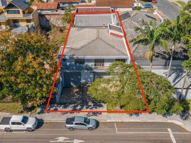 Sobrado para venda em Fanny de 332.00m² com 4 Quartos, 2 Suites e 20 Garagens