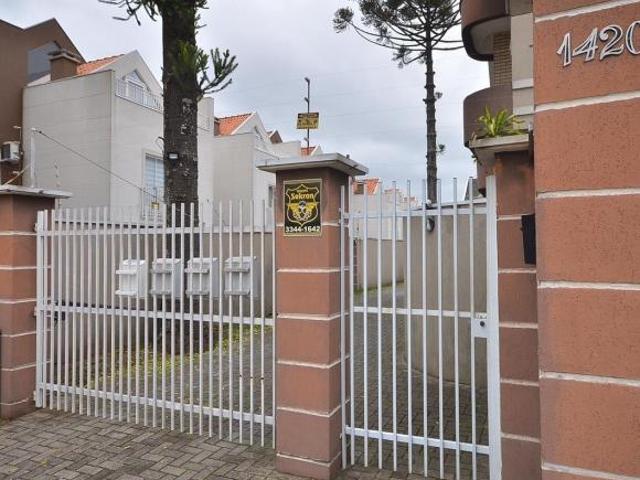 Sobrado para venda em Hauer de 158.00m² com 3 Quartos, 1 Suite e 2 Garagens