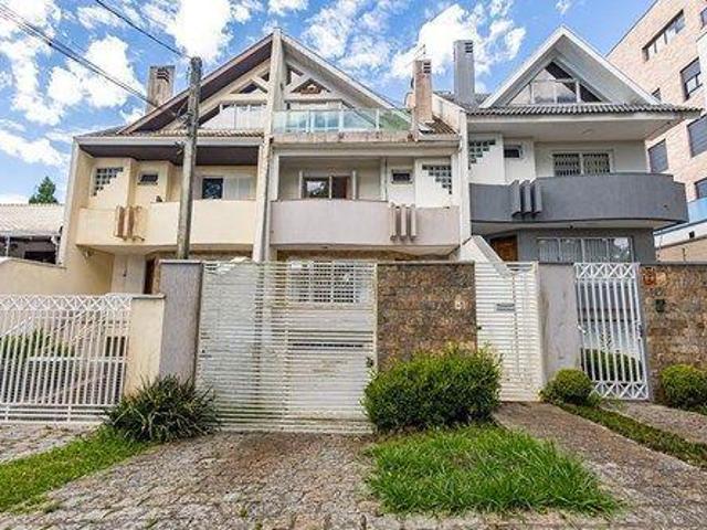 Sobrado para venda em Hugo Lange de 254.00m² com 3 Quartos, 1 Suite e 4 Garagens