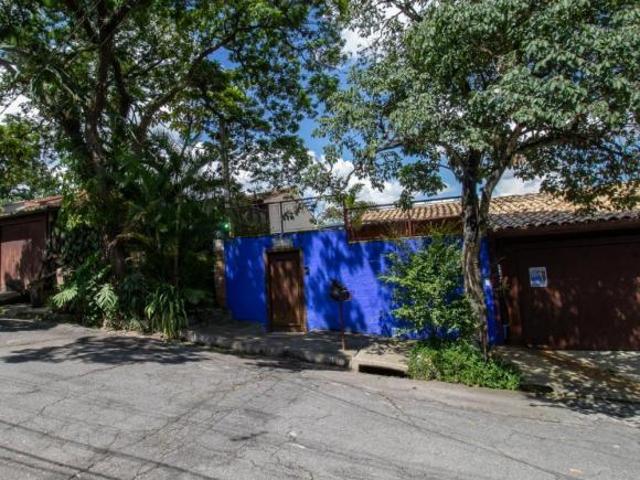 Sobrado para venda em Instituto de Previdência com 3 quartos, 340m²