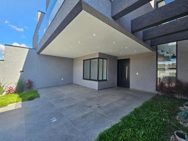Sobrado para venda em Iguaçu de 176.00m² com 2 Quartos, 1 Suite e 3 Garagens