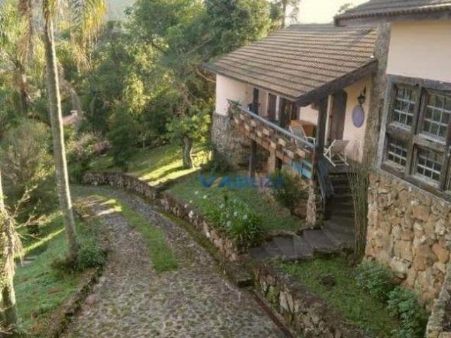 Sobrado para venda em Itapetinga de 440.00m² com 3 Quartos, 3 Suites e 10 Garagens