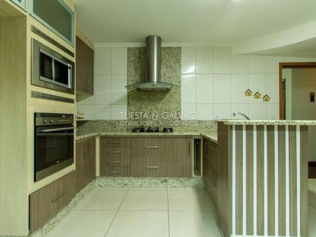 Sobrado para venda em Jardim Amélia de 326.00m² com 5 Quartos, 1 Suite e 4 Garagens