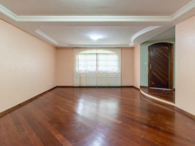 Sobrado para venda em Jardim Amélia em Pinhais Paraná de 326.00m² com 5 Quartos, 1 Suíte e 4 Garagens