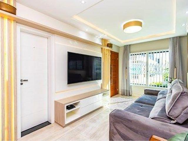 Sobrado para venda em Jardim Das Américas de 125.00m² com 3 Quartos, 1 Suite e 2 Garagens