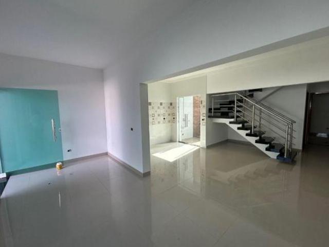 Sobrado para venda em Jardim Das Orquídeas de 150.00m² com 3 Quartos, 1 Suite e 3 Garagens