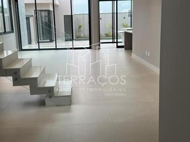 Sobrado para venda em Jardim Das Samambaias de 300.00m² com 3 Quartos, 3 Suites e 4 Garagens