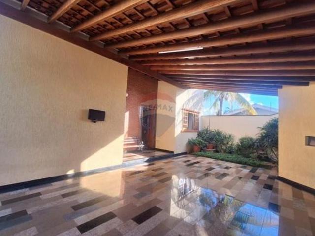 Sobrado para venda em Jardim Elite de 263.27m² com 4 Quartos, 1 Suite e 4 Garagens