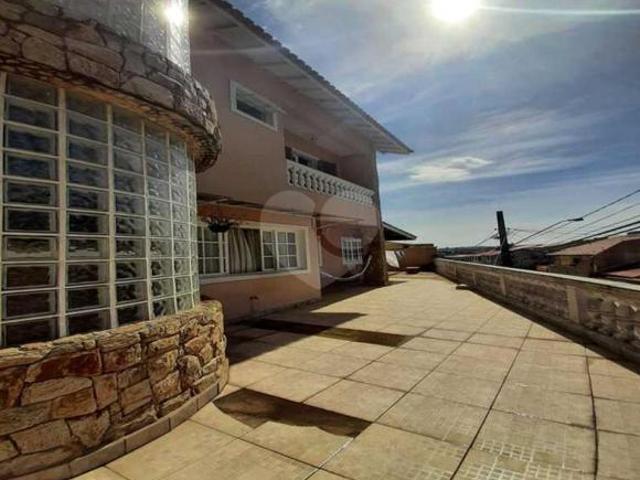 Sobrado para venda em Jardim Guapituba de 321.70m² com 4 Quartos, 1 Suite e 6 Garagens