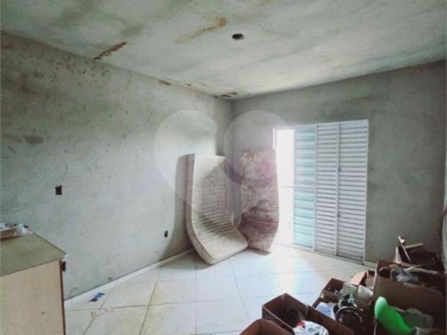 Sobrado para venda em Jardim Itália de 155.00m² com 2 Quartos, 2 Suites e 2 Garagens