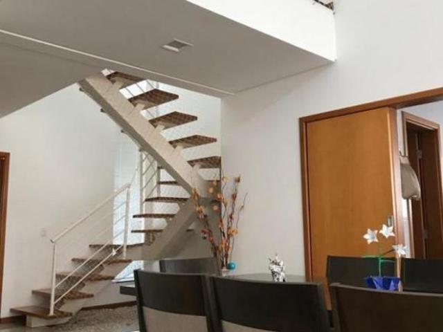 Sobrado para venda em Jardim Jockey Clube de 257.00m² com 4 Quartos, 2 Suites e 4 Garagens
