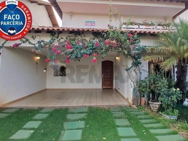 Sobrado para venda em Jardim Primavera de 289.00m² com 4 Quartos, 3 Suites e 4 Garagens